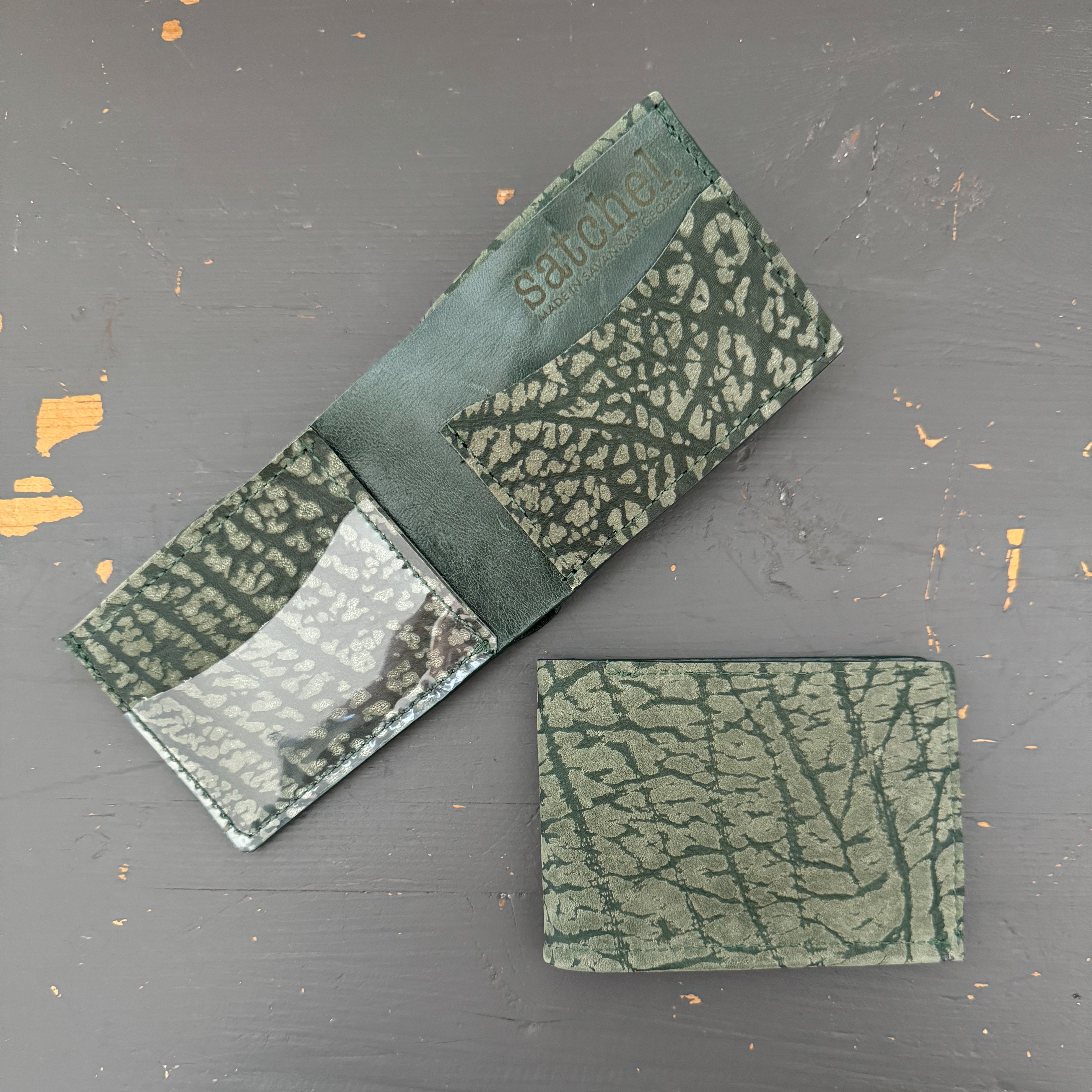 *Simple Walker Wallet* – Satchel.